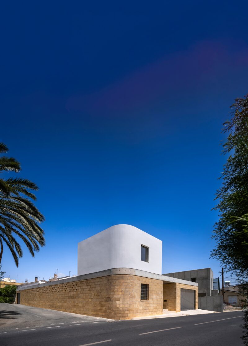 dbh_courtyard_house_photo_01_kipros_petrakos – ΣΑΔΑΣ-ΠΕΑ